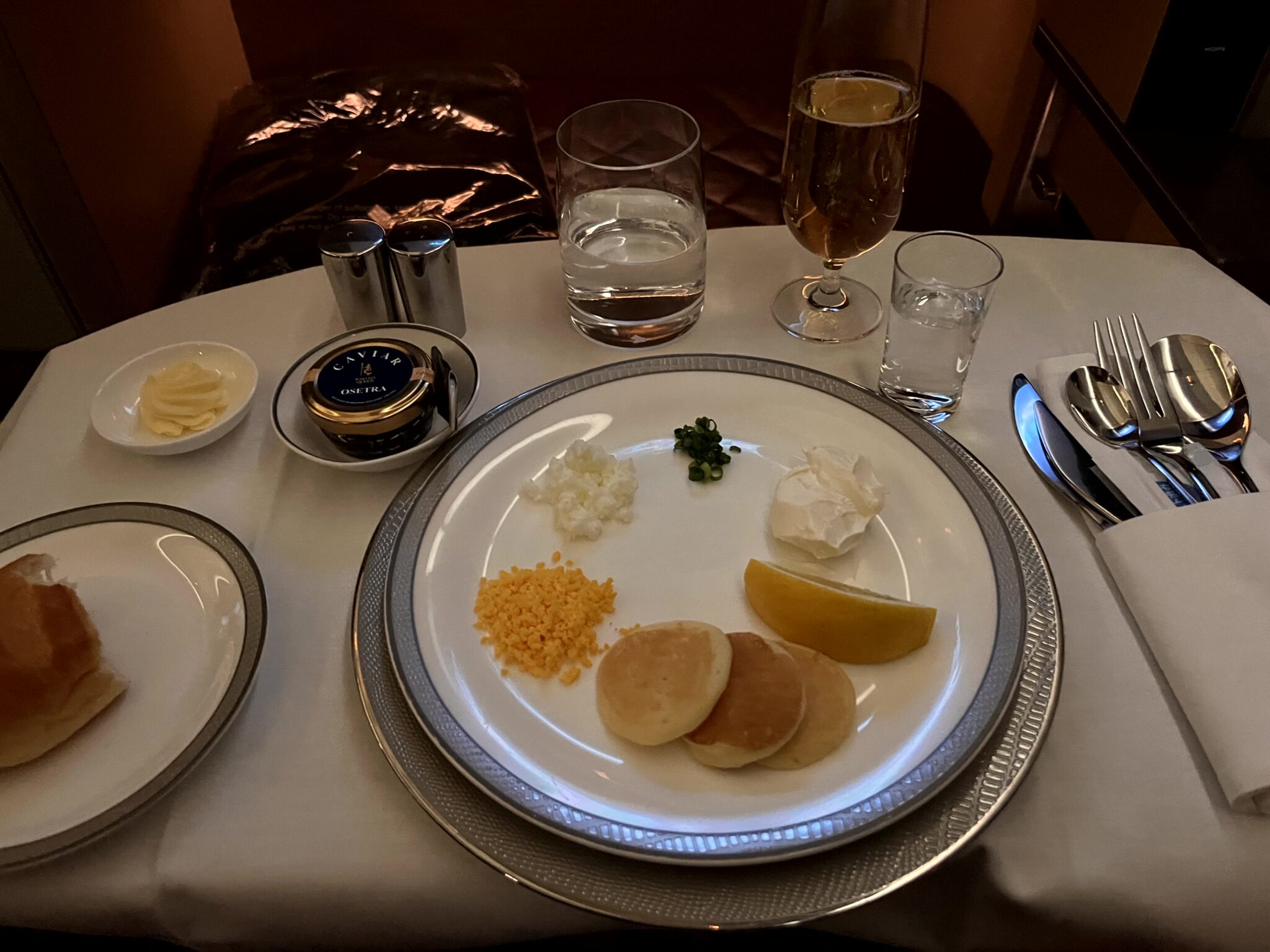 【ファーストクラス】成田→シンガポール便(SQ11)でシンガポール航空ファーストクラスに搭乗してきました【世界一周航空券】 - ひやまんブログ